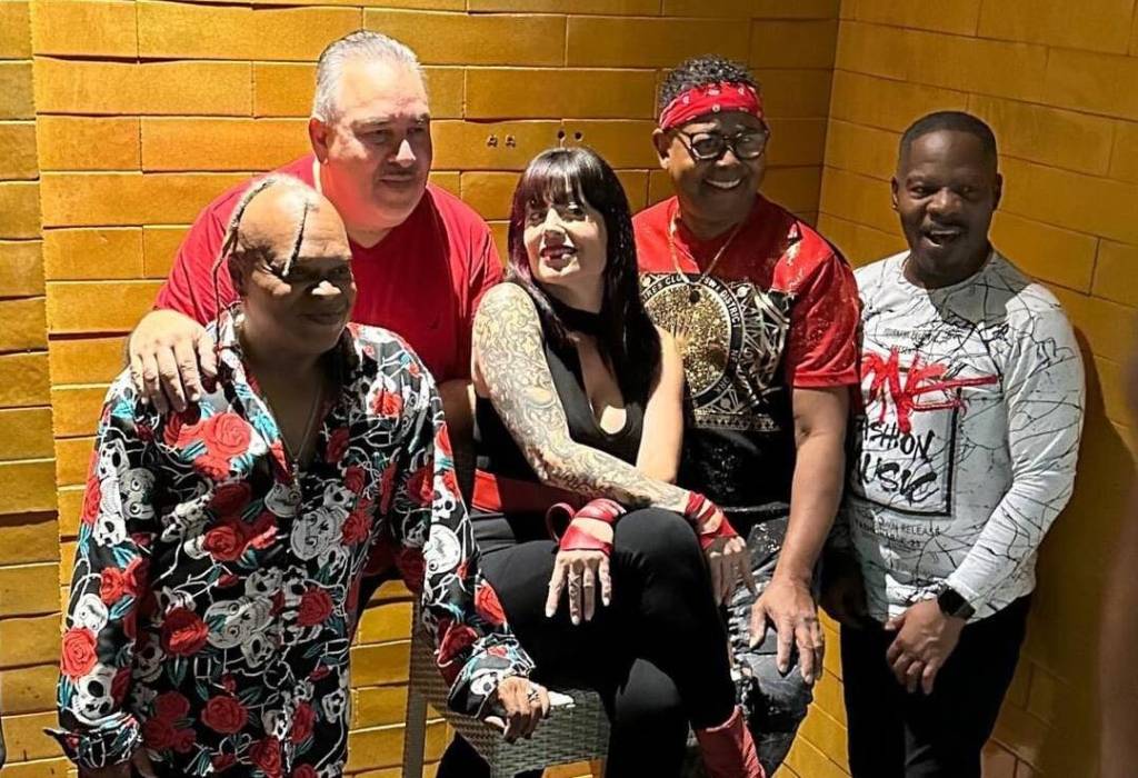 The Groove 2.0 - Classic Rock - Hollywood TAP (Trends and Places)